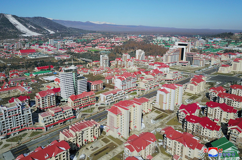 Kim Jong-Un recorre la construcción del distrito de Samjiyon – KFA ...