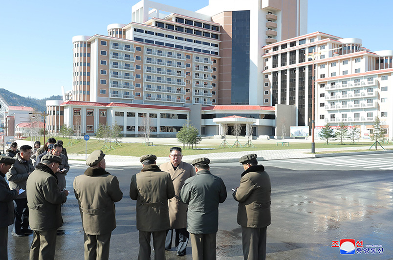 Kim Jong-Un recorre la construcción del distrito de Samjiyon – KFA ...