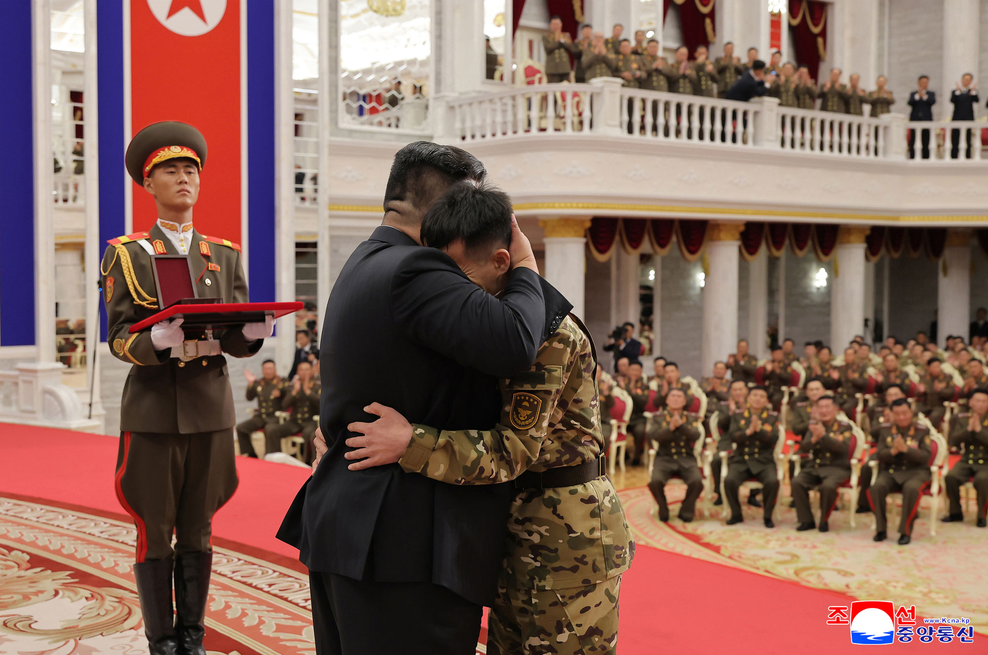 Kim Jong Un otorga medallas Héroe de la República a combatientes y ...
